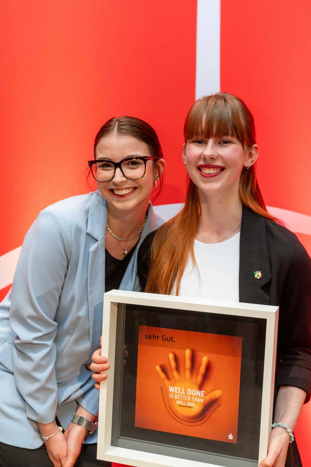 Sarah Tillmann mit dem Schülerpreis 2025 der Sparkasse (ALK ...